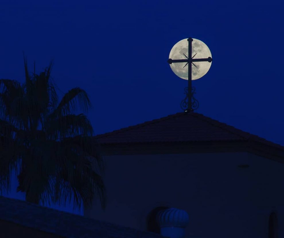 Meet Zach Cooley, A “Moon Chaser” Who Uses Camera Tricks To Make The ...