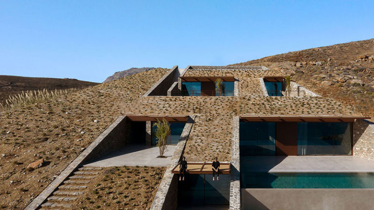 Check Out this Ambitious House Built Into a Cliffside in Greece ...