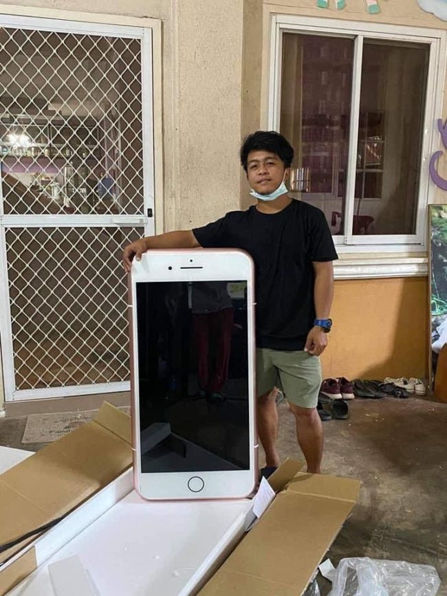 Teen Buys Cheap iPhone Online, Gets iPhone-Shaped Coffee Table Instead ...