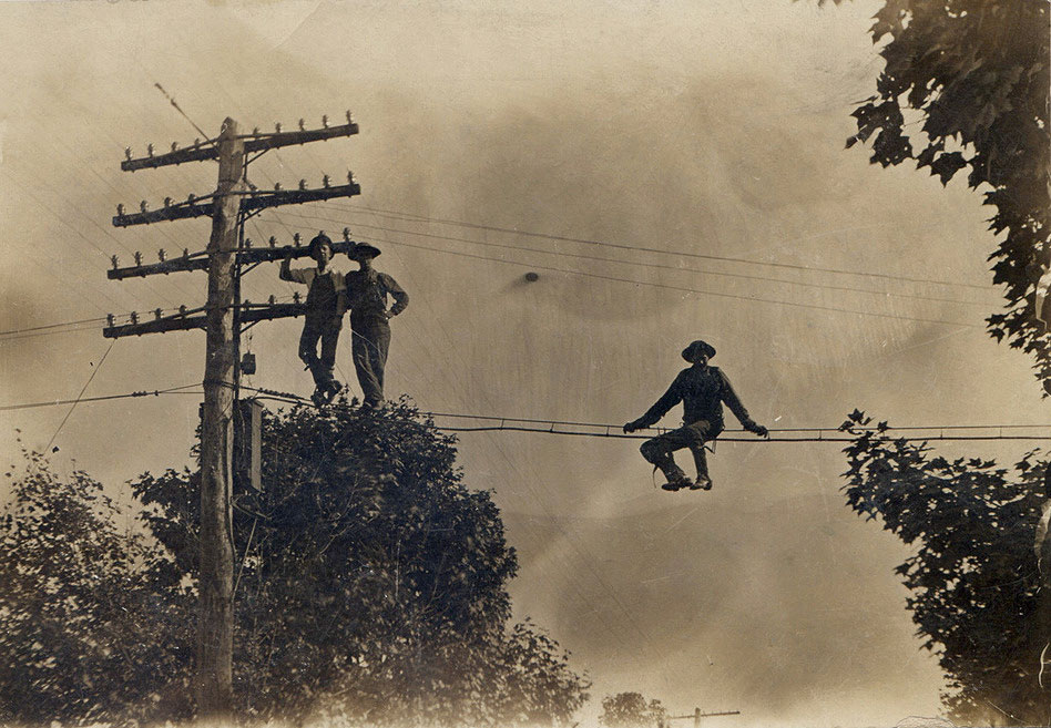 Amazing Vintage Photographs of Linemen on Utility Poles at the Turn of ...