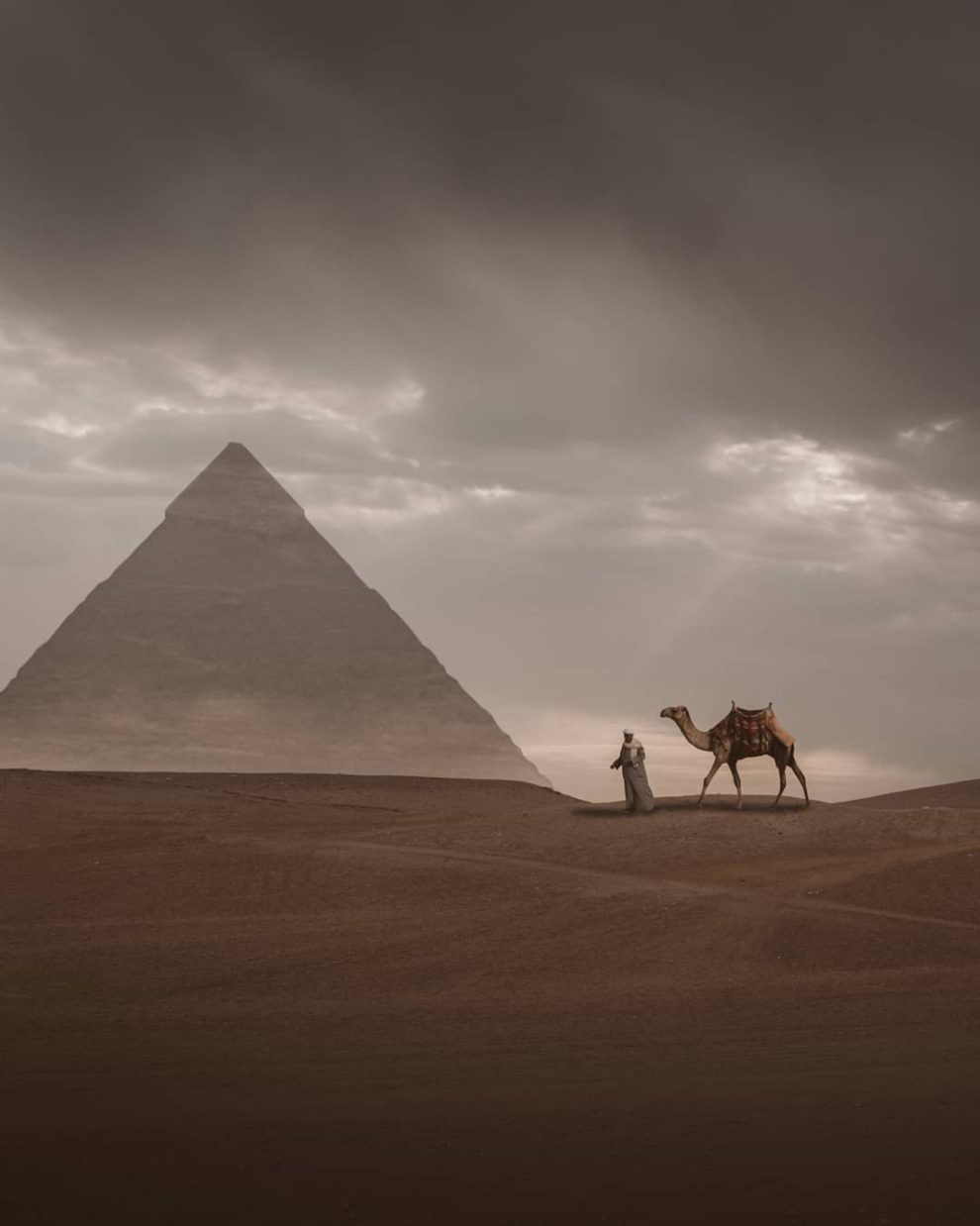 This Egyptian Photographer’s Series on the Giza Pyramids is Absolutely ...