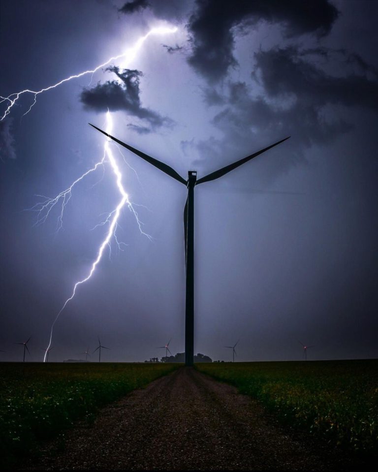 “Into the Storm…”: Daredevil Photographer Captures Incredible Storm ...