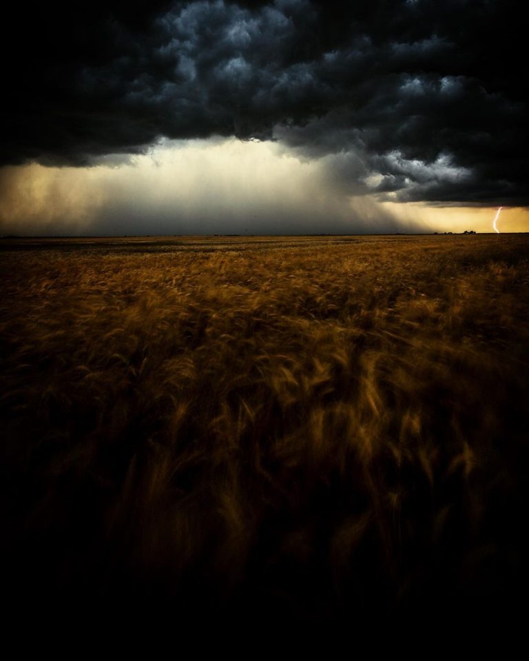 “Into the Storm…”: Daredevil Photographer Captures Incredible Storm ...
