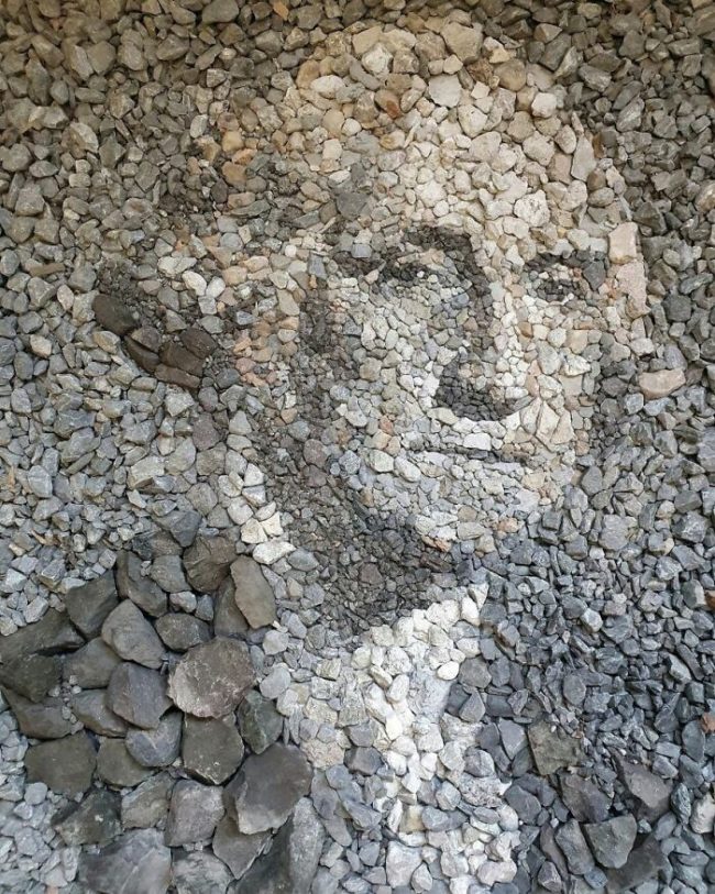 British Artist Justin Bateman Creates Intricate Art Using Pebbles ...