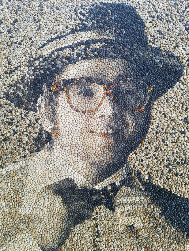 British Artist Justin Bateman Creates Intricate Art Using Pebbles ...
