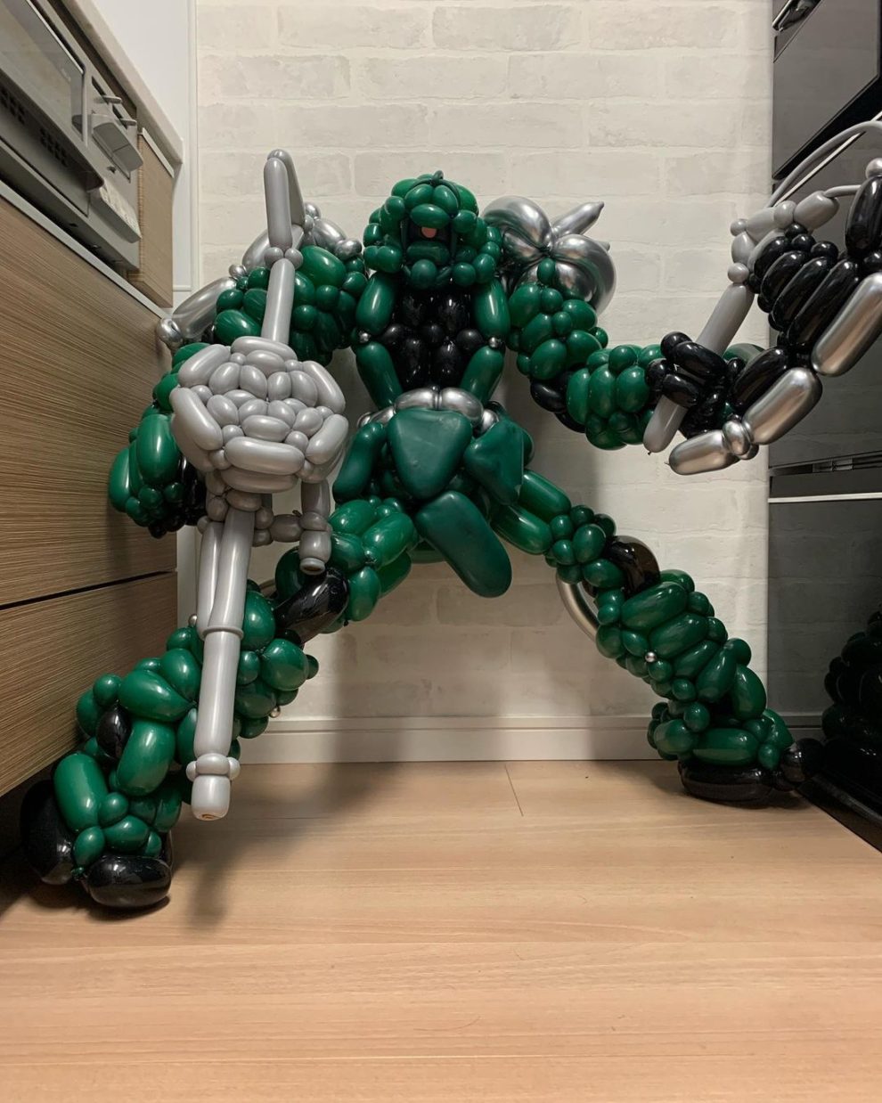 Japanese Artist Man Creates Complex Objects out Of Twisted Balloons ...