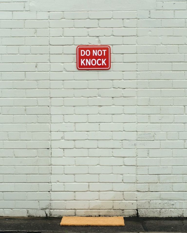 Artist Hides Clever And Funny Signs Around His City For People To Find ...