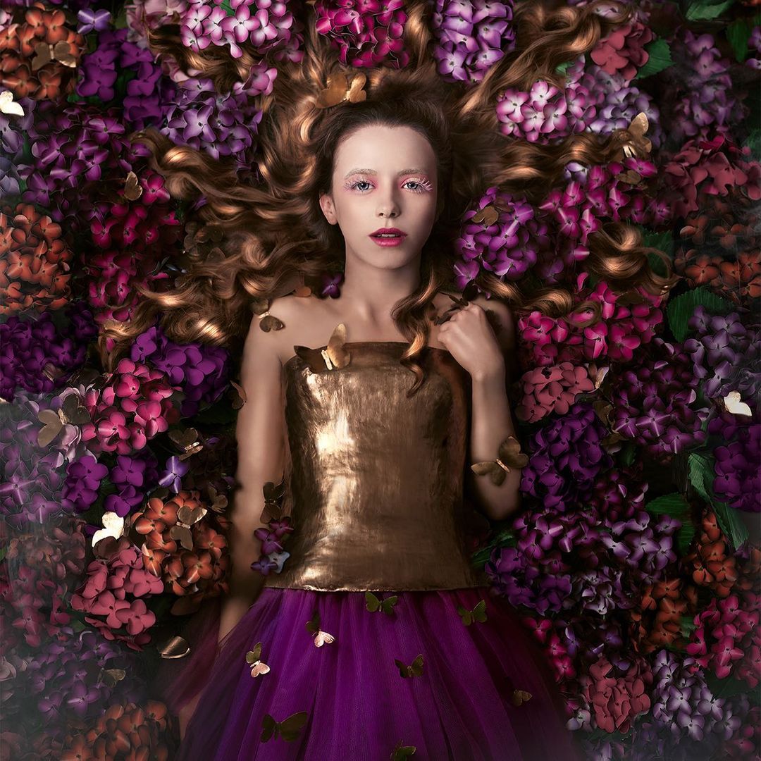 Photographer Sets Up A Garden In Living Room And Did Photoshoots To ...