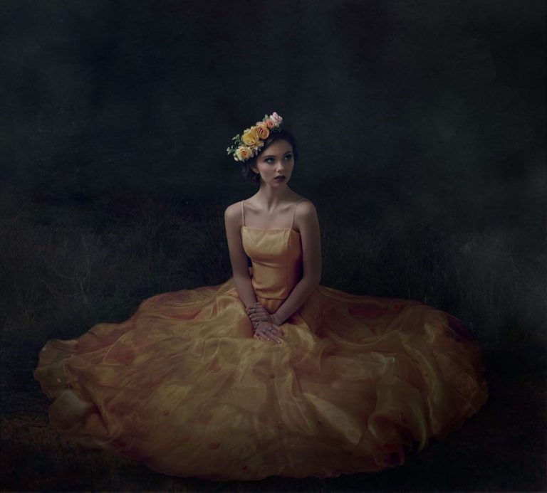 Photographer Sets Up A Garden In Living Room And Did Photoshoots To ...