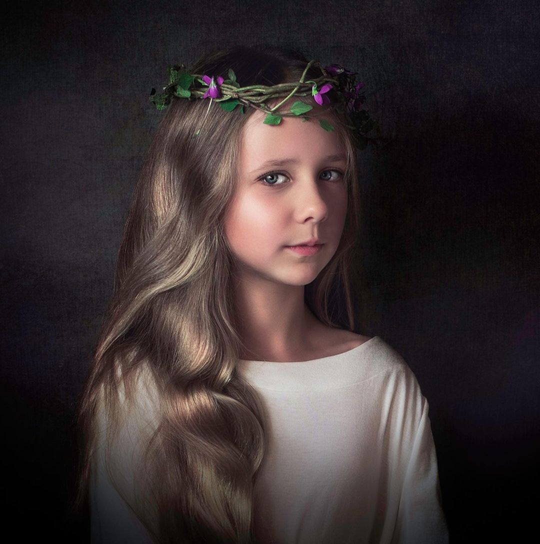 Photographer Sets Up A Garden In Living Room And Did Photoshoots To ...