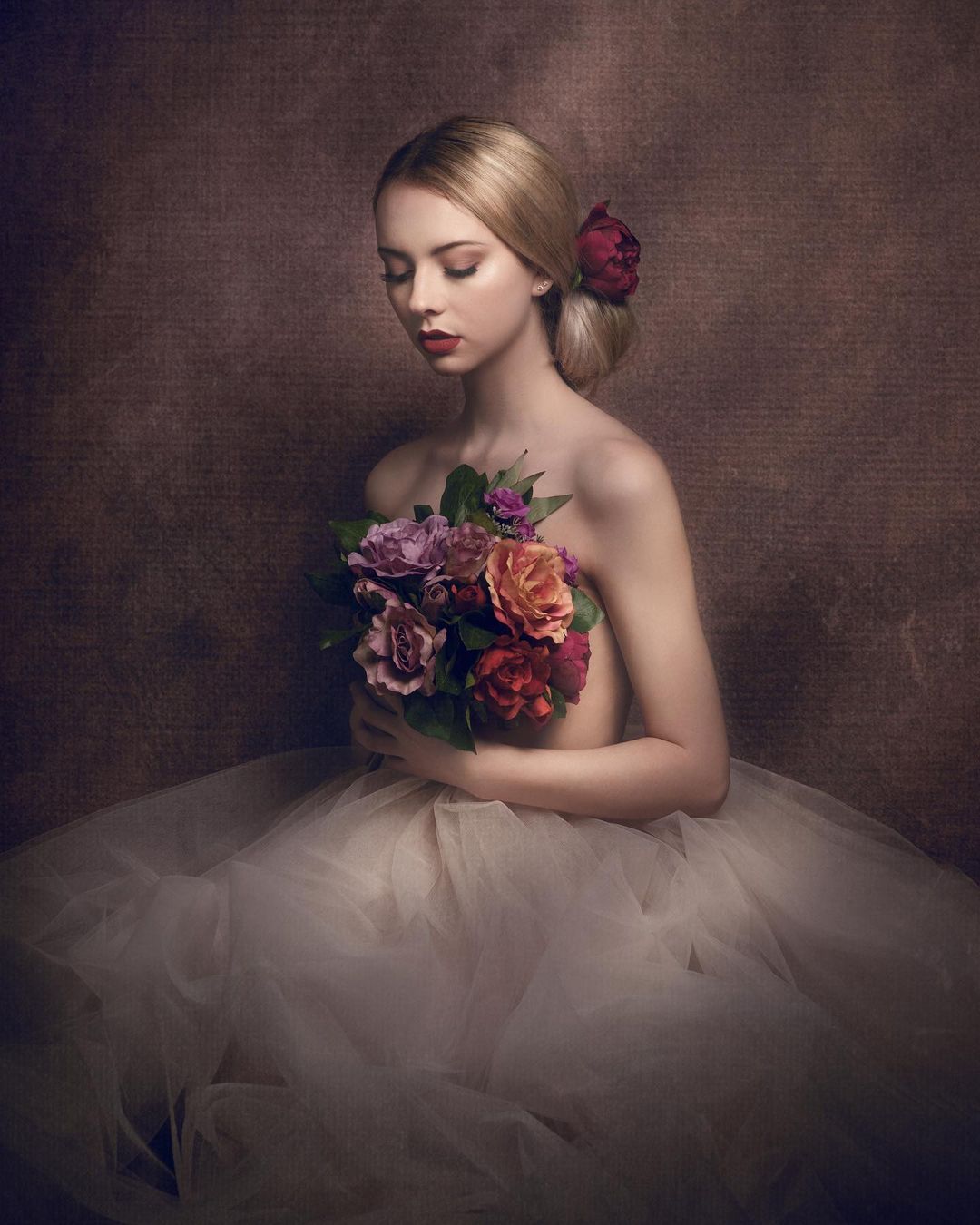 Photographer Sets Up A Garden In Living Room And Did Photoshoots To ...