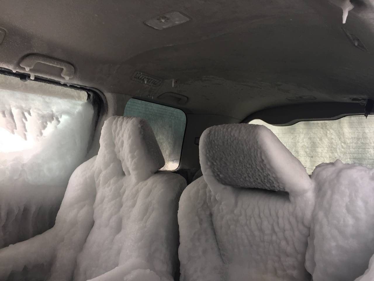 Stunning Images of Freshly Frozen Cars Arrived to Vladivostok Sea Port ...