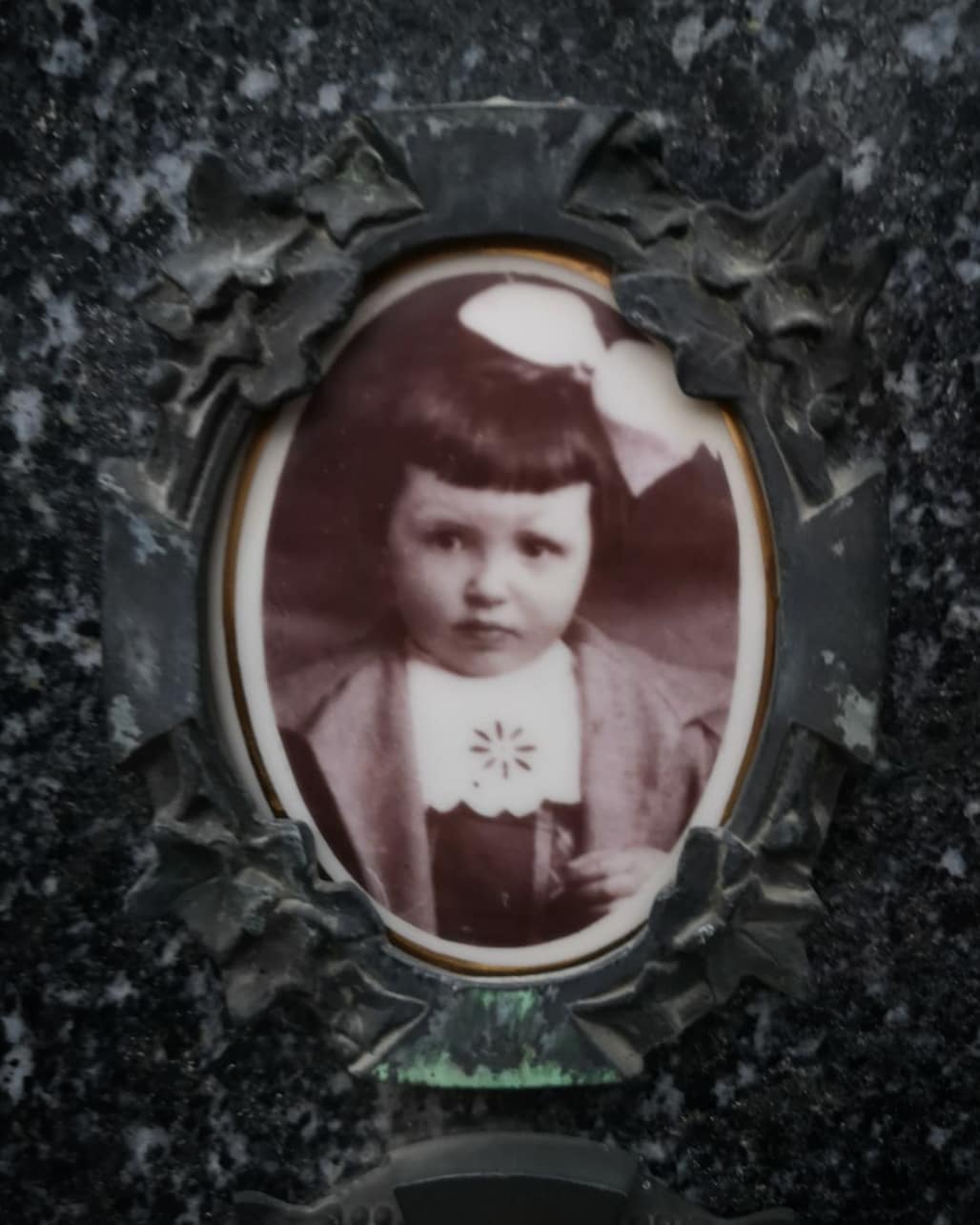 Photographer Captured Fascinating Photographs that She Found on Old ...