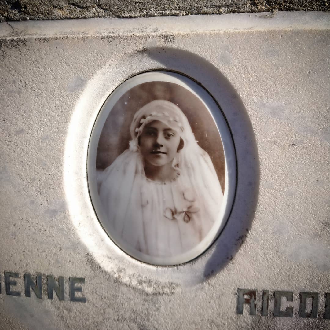 Photographer Captured Fascinating Photographs that She Found on Old ...