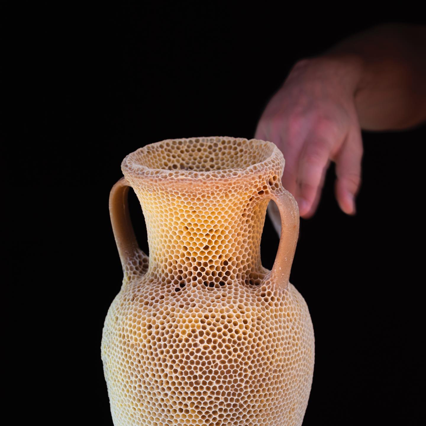 Impressive Honeycomb Sculptires by Tomáš Libertíny » Design You Trust ...