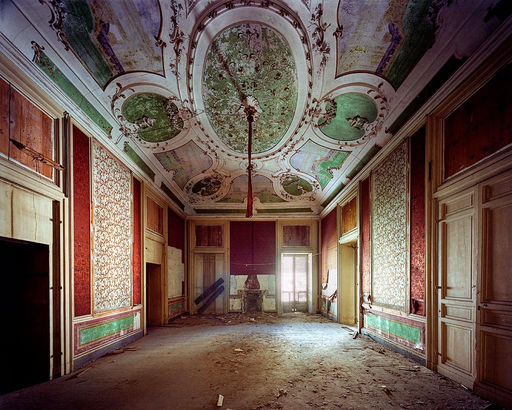 Luxury and Decay: Atmospheric Abandoned Ruins in Photographs by Thomas ...