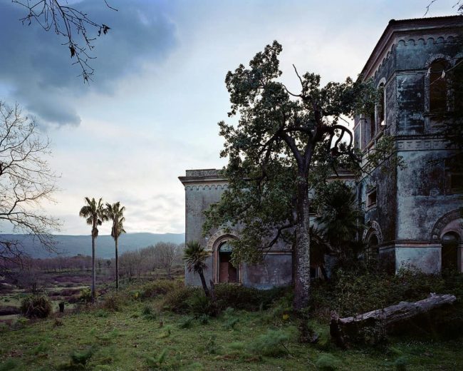 Luxury and Decay: Atmospheric Abandoned Ruins in Photographs by Thomas ...