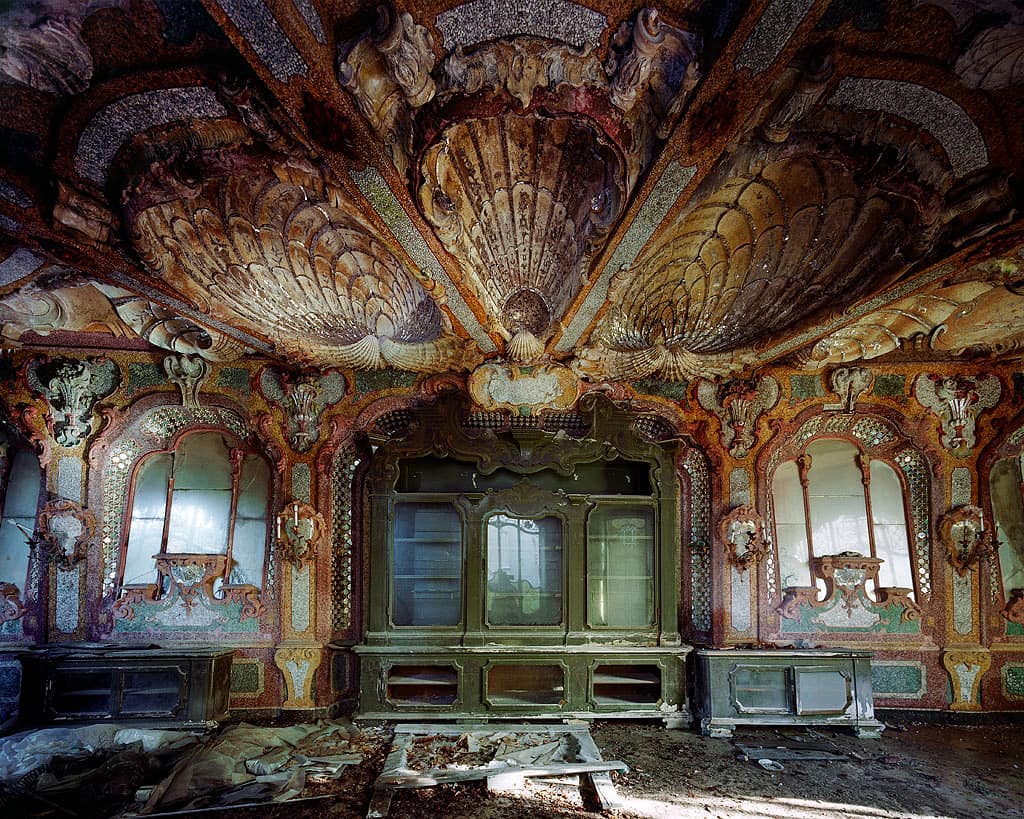 Luxury and Decay: Atmospheric Abandoned Ruins in Photographs by Thomas ...