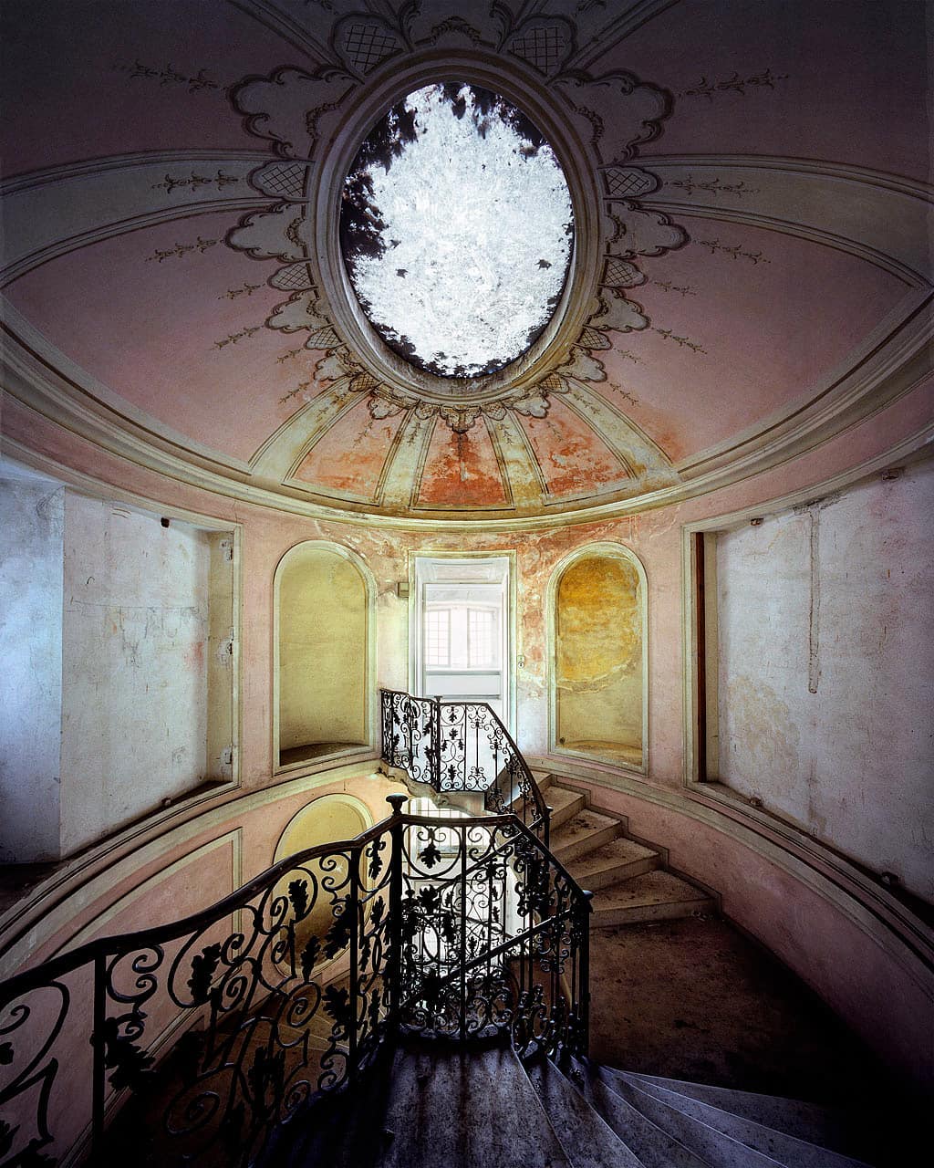 Luxury and Decay: Atmospheric Abandoned Ruins in Photographs by Thomas ...