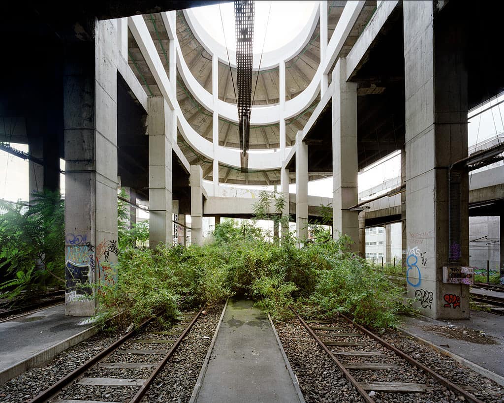 Luxury and Decay: Atmospheric Abandoned Ruins in Photographs by Thomas ...