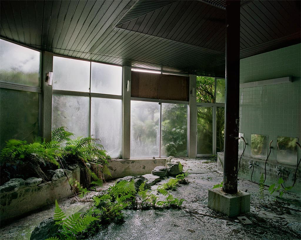 Luxury and Decay: Atmospheric Abandoned Ruins in Photographs by Thomas ...