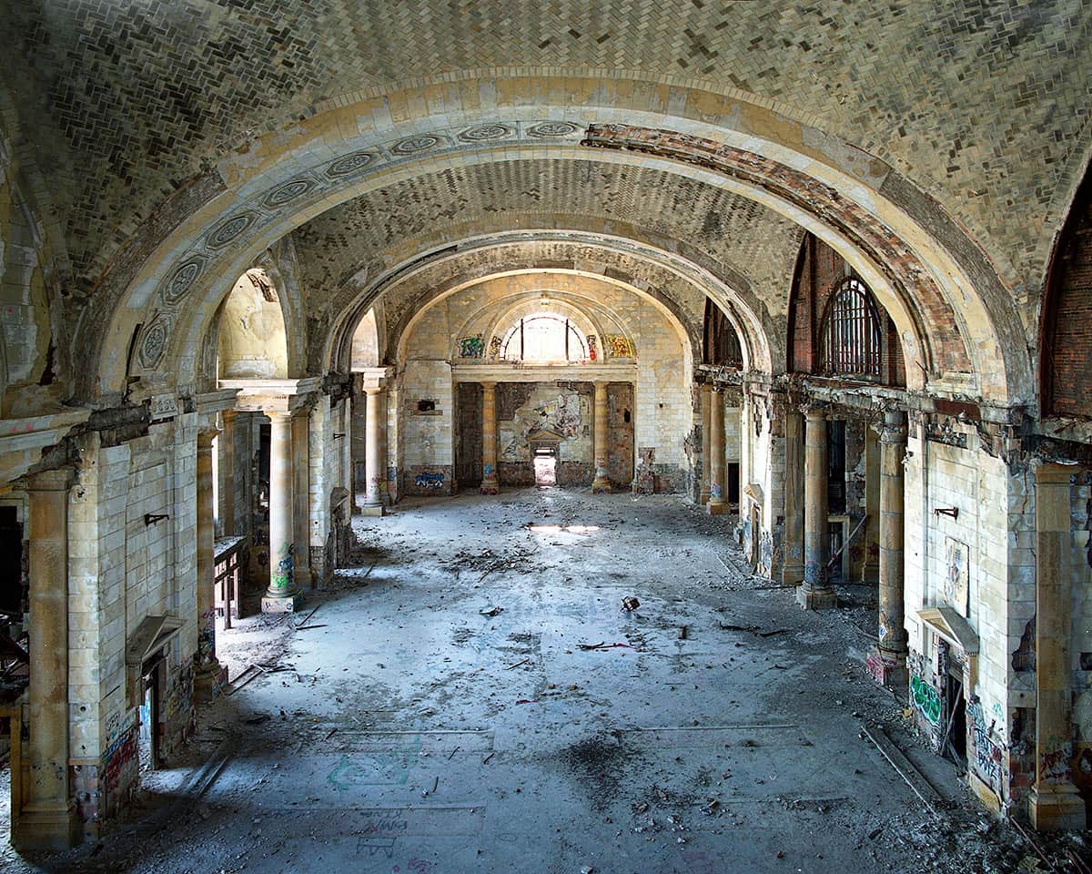 Luxury and Decay: Atmospheric Abandoned Ruins in Photographs by Thomas ...