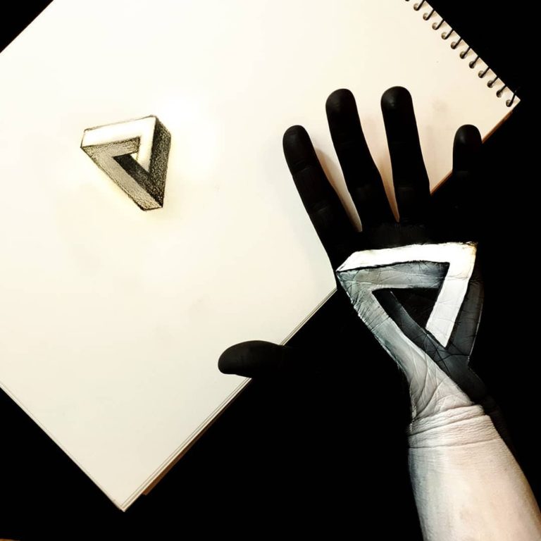 Artist Uses Right Hand to Turn Her Left hand Into Optical Illusions ...