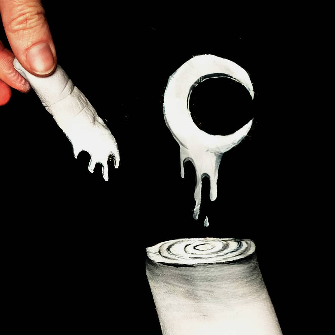 Artist Uses Right Hand to Turn Her Left hand Into Optical Illusions ...