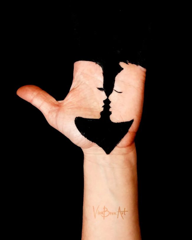 Artist Uses Right Hand to Turn Her Left hand Into Optical Illusions ...