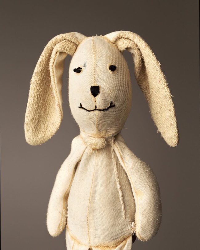 Much Loved: Photographer Captures Nostalgic Photos of Old Stuffed ...