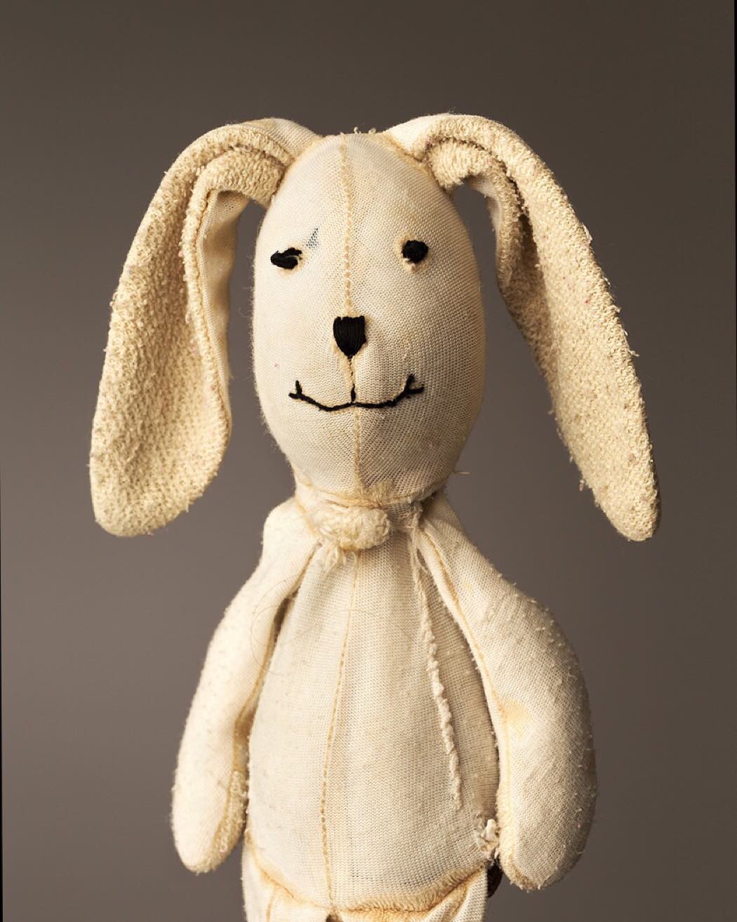 Much Loved: Photographer Captures Nostalgic Photos of Old Stuffed ...