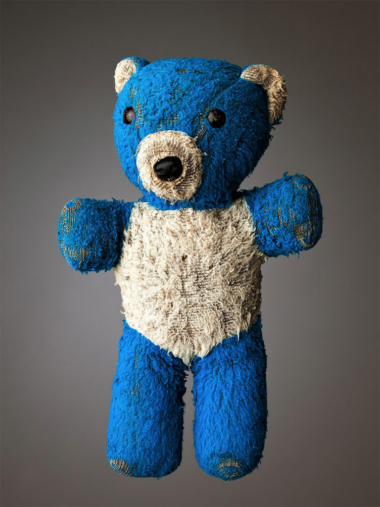 Much Loved: Photographer Captures Nostalgic Photos of Old Stuffed ...