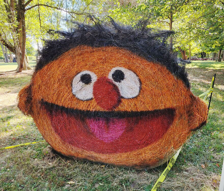 This Artis Creates Attractive Hay Sculptures of Pop-Culture Characters ...