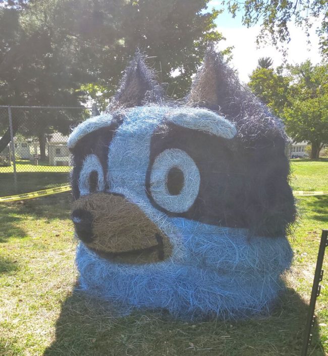 This Artis Creates Attractive Hay Sculptures of Pop-Culture Characters ...