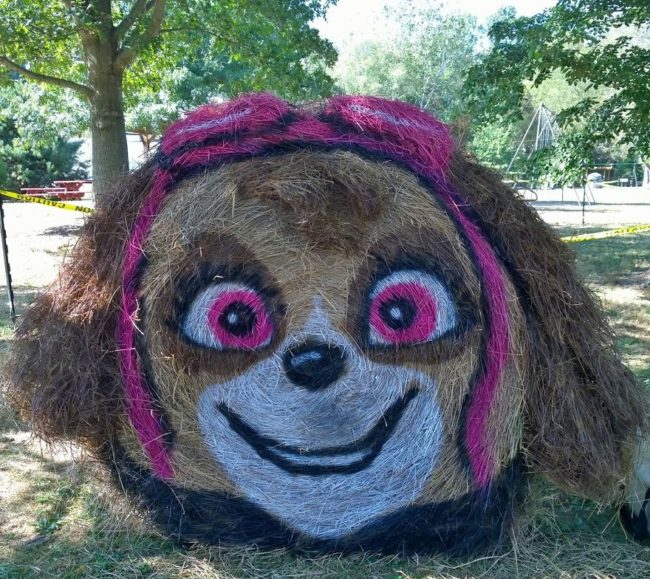 This Artis Creates Attractive Hay Sculptures of Pop-Culture Characters ...