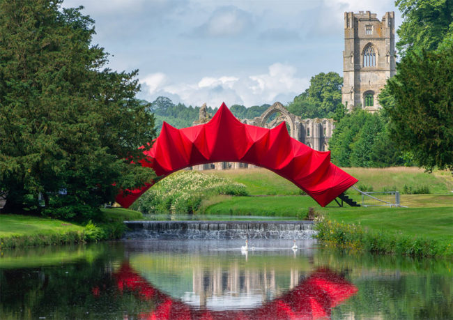 Artist Creates Ephemeral Large-Scale Art Installations that Aim to ...