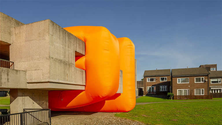 Artist Creates Ephemeral Large-Scale Art Installations that Aim to ...