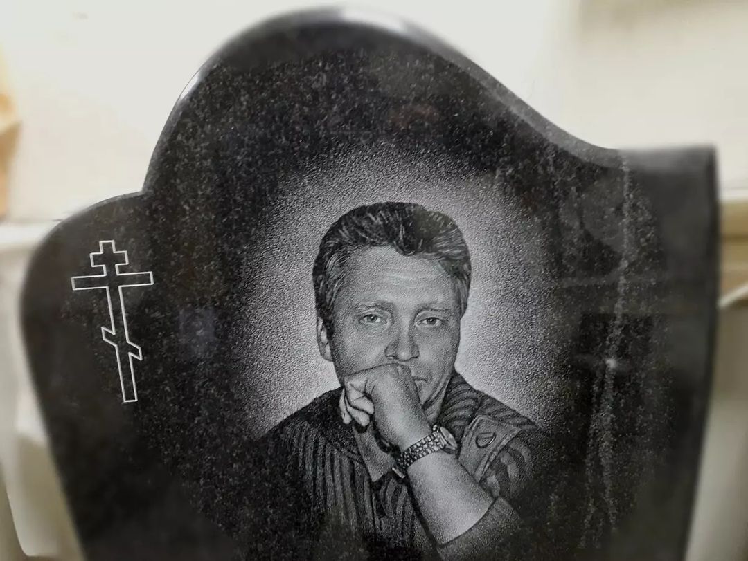 Artist Creates Beautiful Photorealistic Posthumous Portraits of People ...