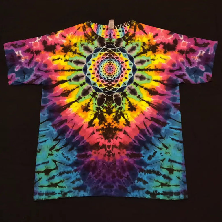 This Artist Creates Detailed Psychedelic Tie-Dye Patterns on T-Shirts ...