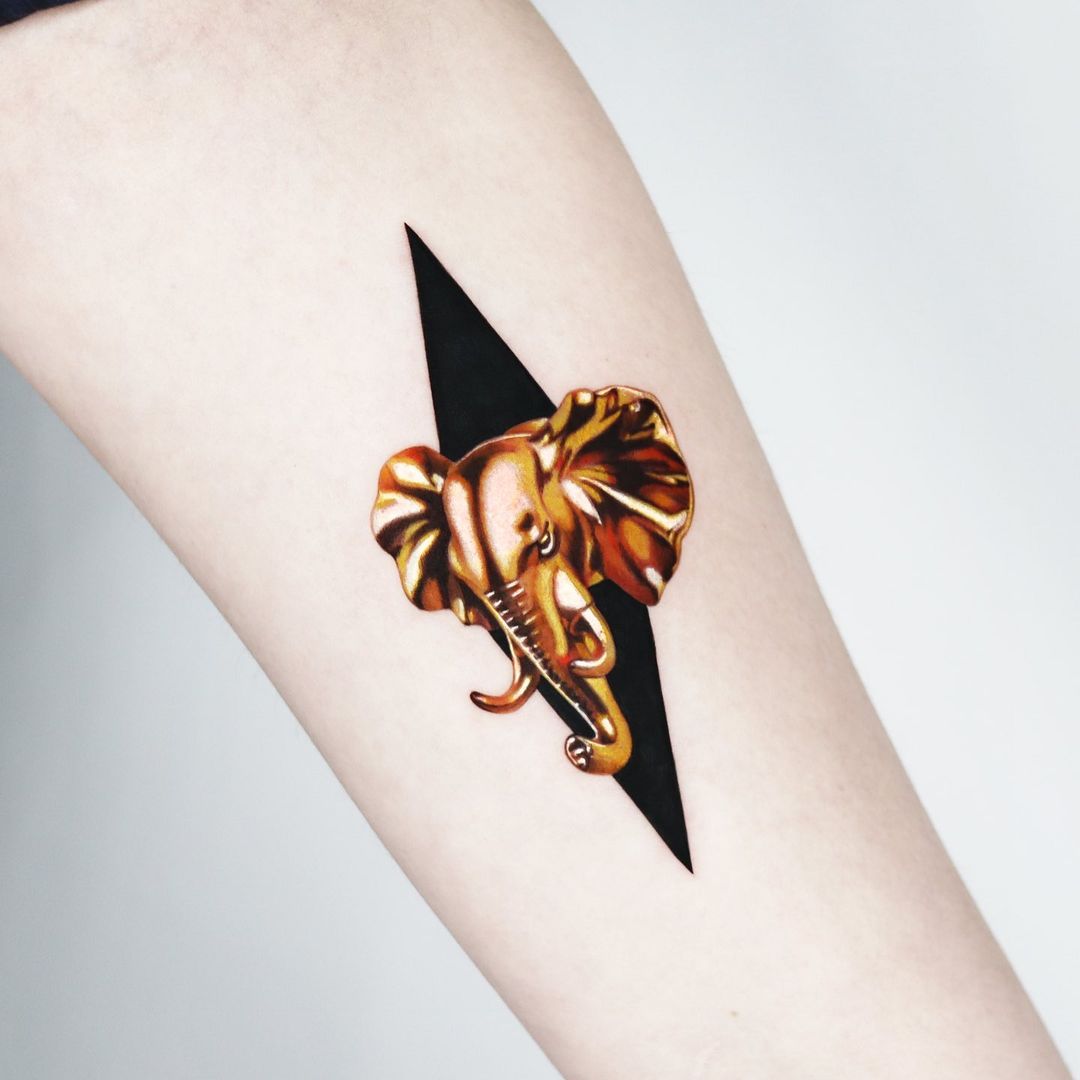 Golden Ink Mastercraft: Hyper-Realistic Golden Tattoos Created by Jooa ...