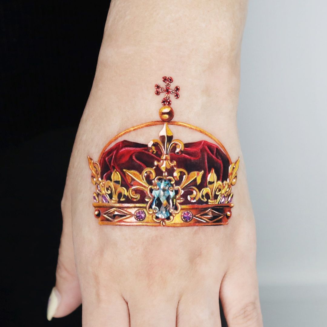 Golden Ink Mastercraft: Hyper-Realistic Golden Tattoos Created by Jooa ...