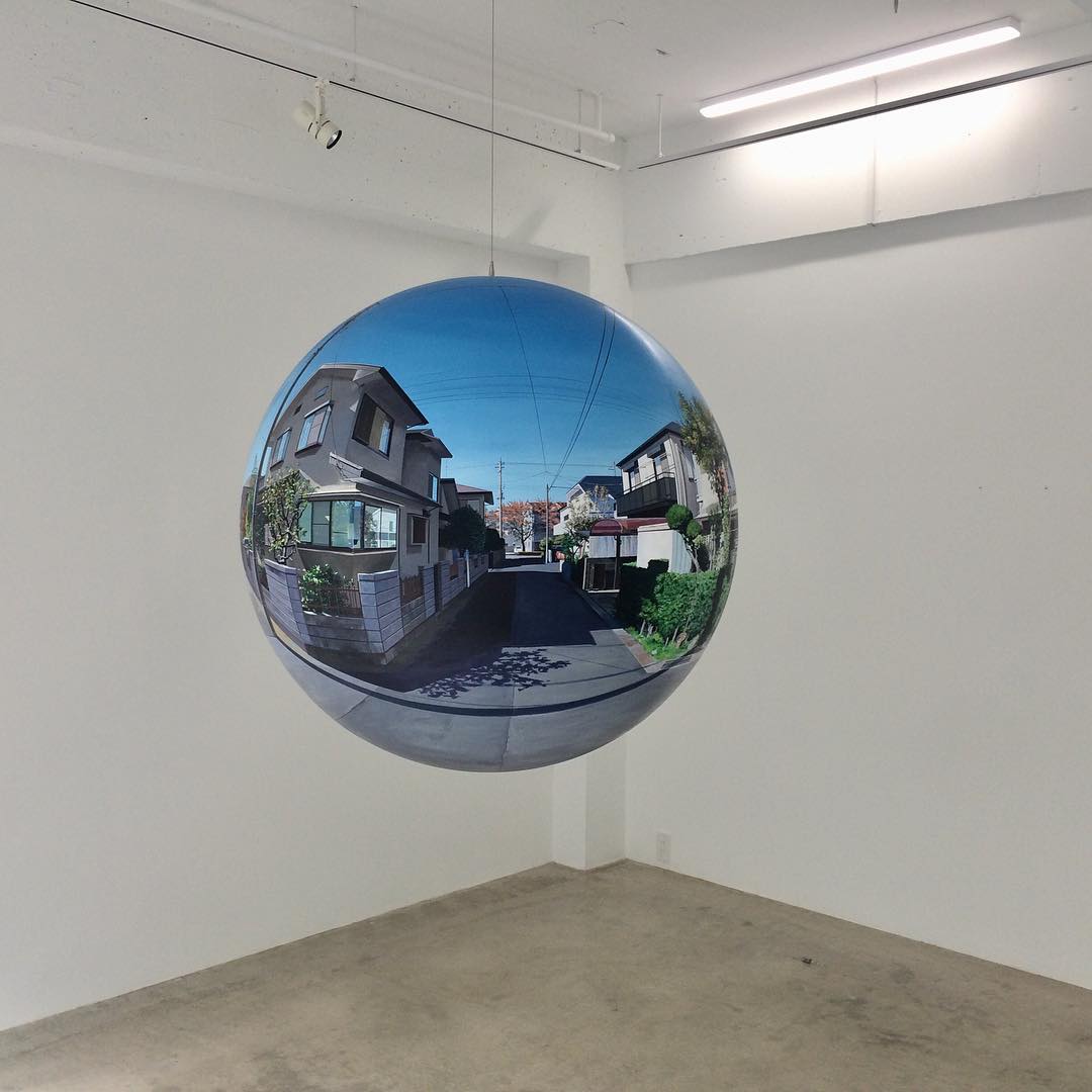 The Incredible Hyper-Realistic Spherical Paintings of Japanese Artist ...