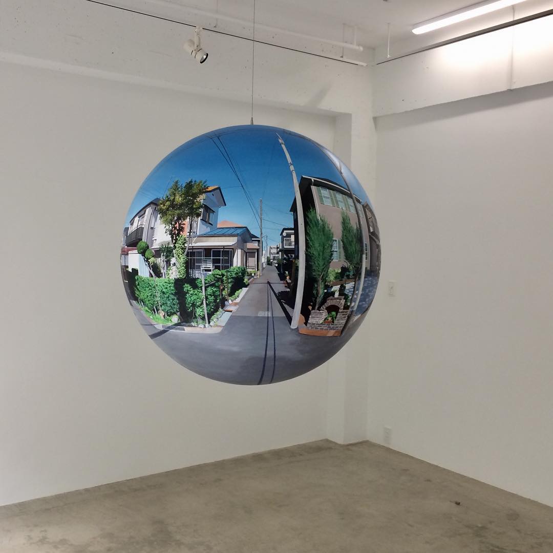 The Incredible Hyper-Realistic Spherical Paintings of Japanese Artist ...