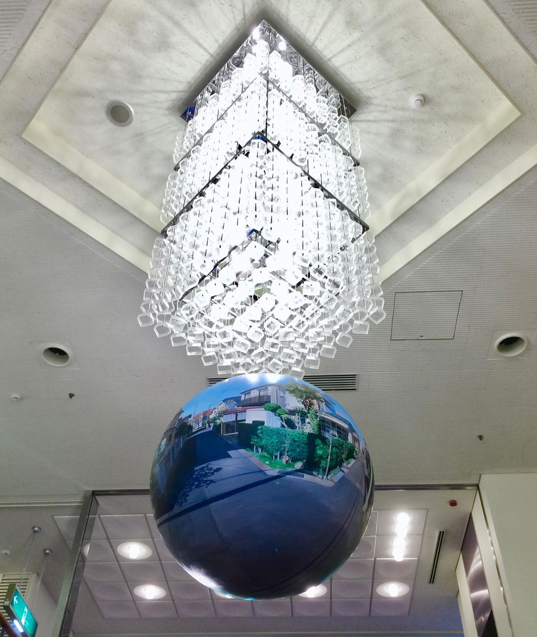 The Incredible Hyper-Realistic Spherical Paintings of Japanese Artist ...