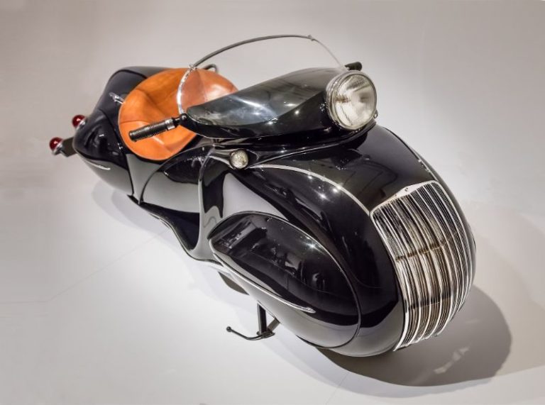Captivating Photographs of the Luxury and Futuristic 1930 Henderson KJ ...