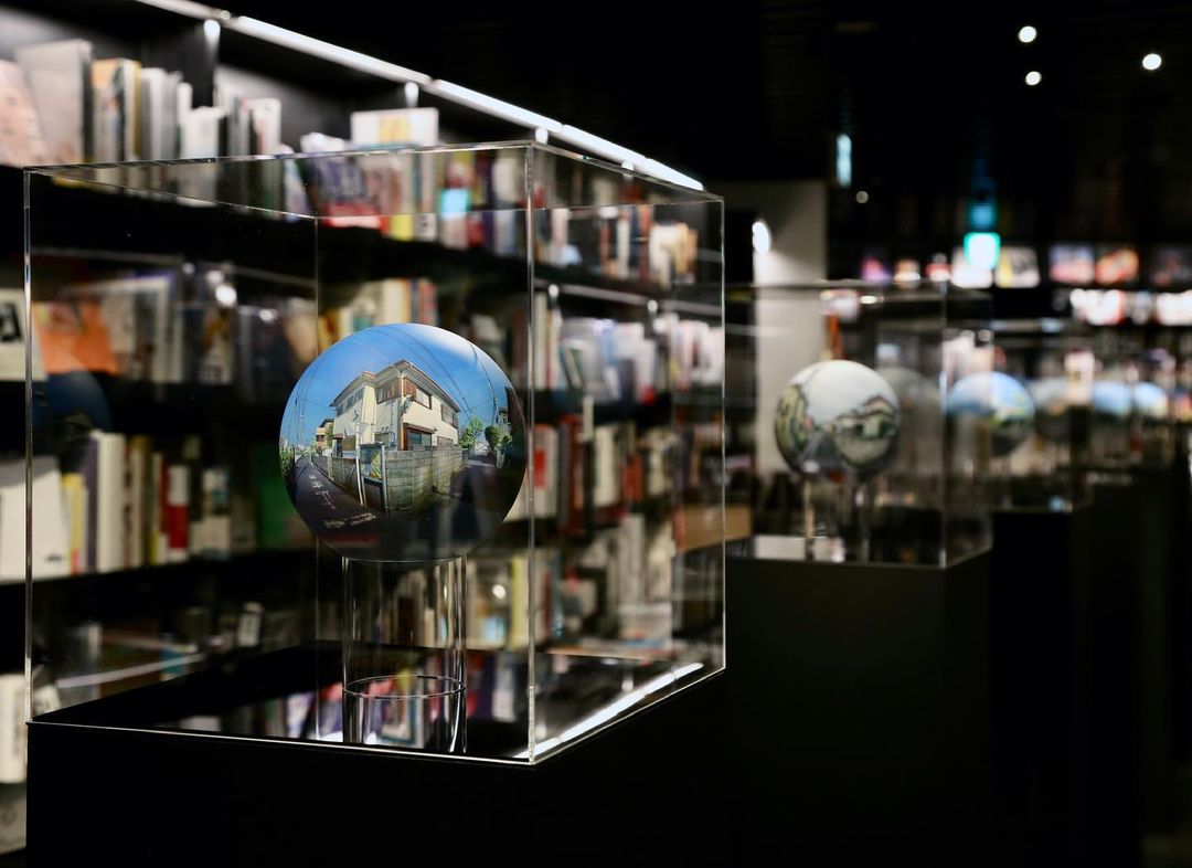The Incredible Hyper-Realistic Spherical Paintings of Japanese Artist ...