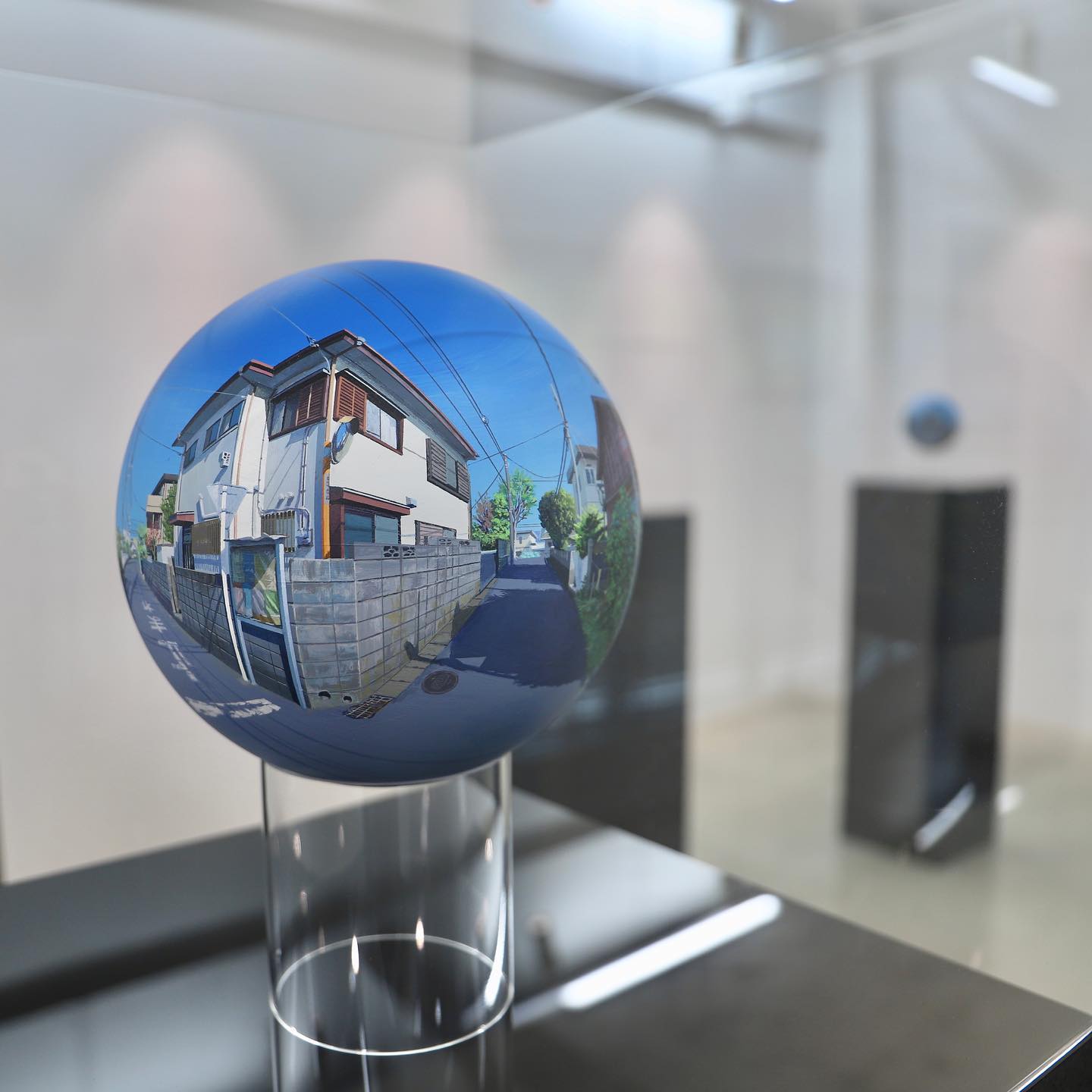 The Incredible Hyper-Realistic Spherical Paintings of Japanese Artist ...