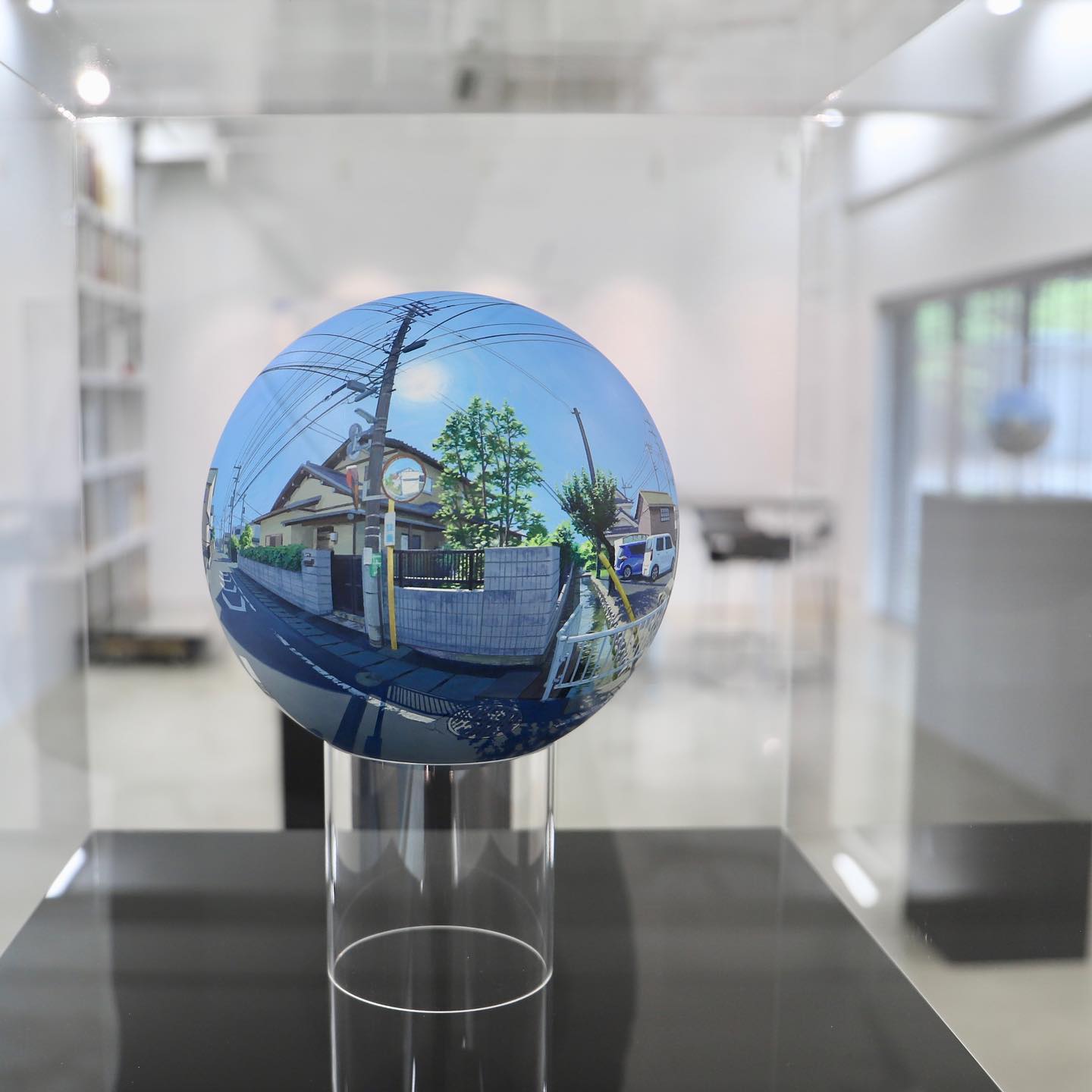 The Incredible Hyper-Realistic Spherical Paintings of Japanese Artist ...