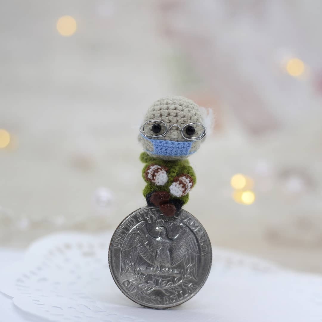 This Artist Makes Micro Crochet Toys That Fit In A Tiny Glass Bottle ...