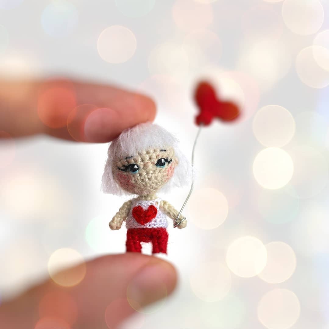 This Artist Makes Micro Crochet Toys That Fit In A Tiny Glass Bottle ...
